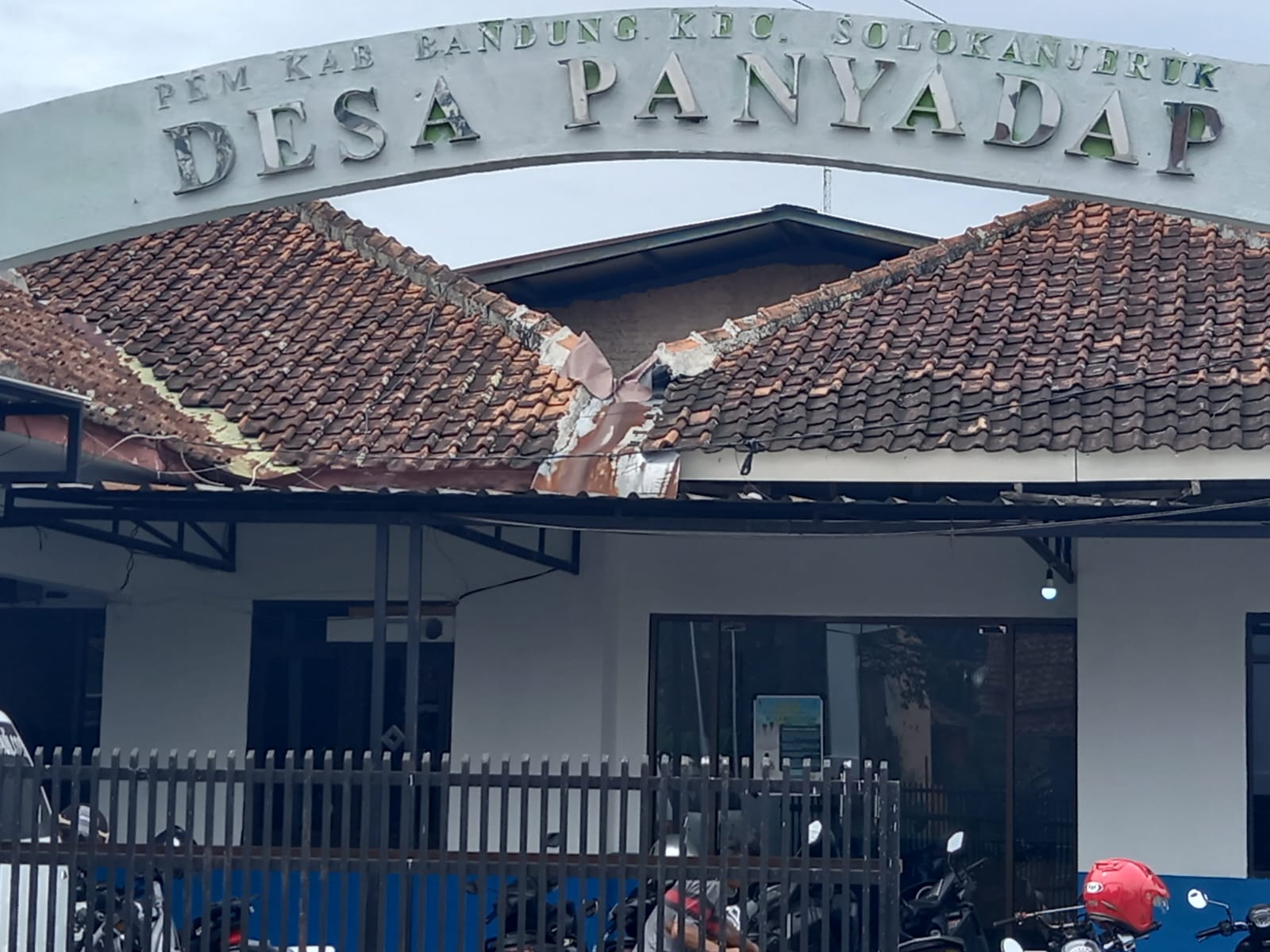 Diduga Camat Dan Kepala Desa Panyadap Kecamatan Solokanjeruk Kompak Menghindar Dari Awak Media ...